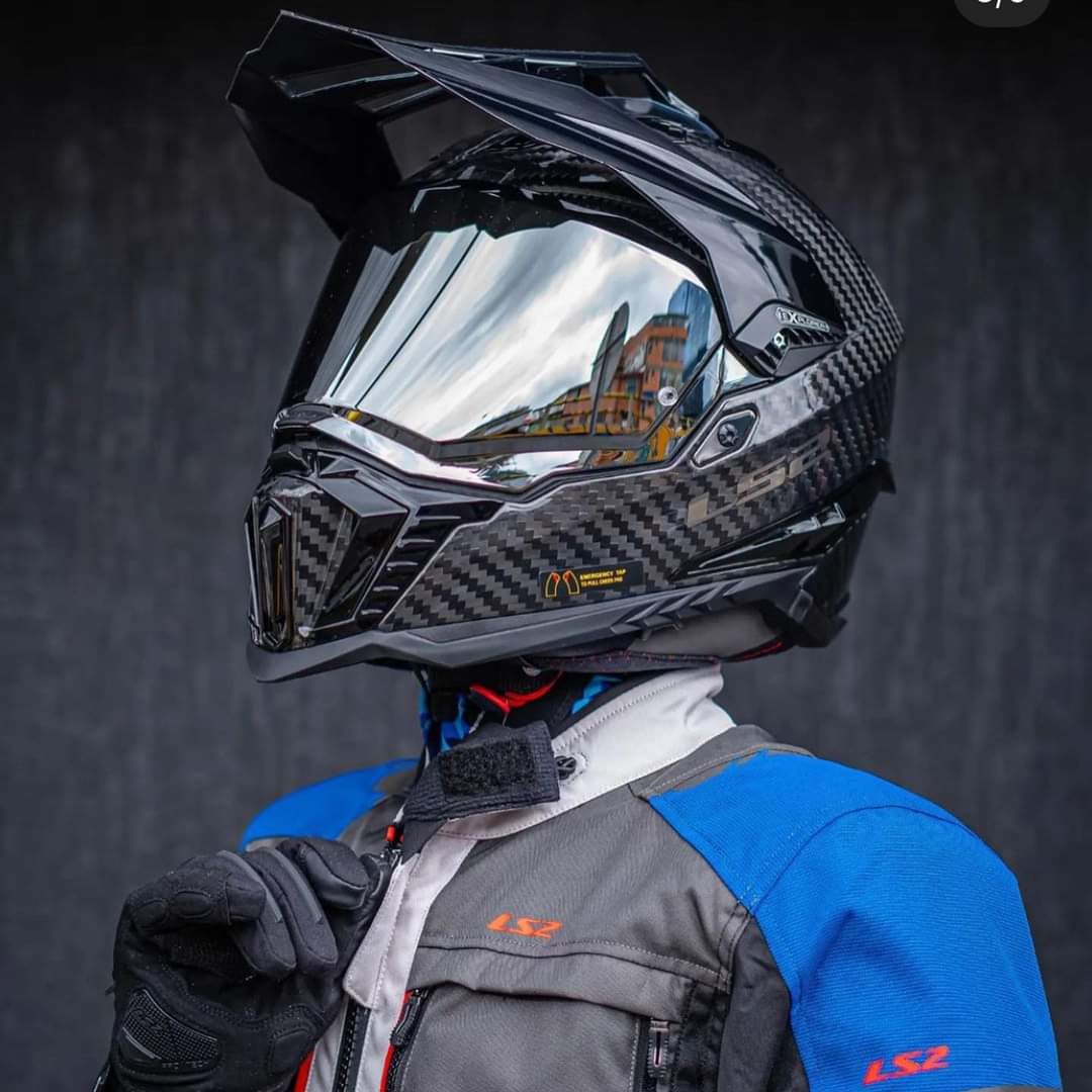 MX701 Explorerc Solid Gloss Carbon – www.ls2helmetspk.com