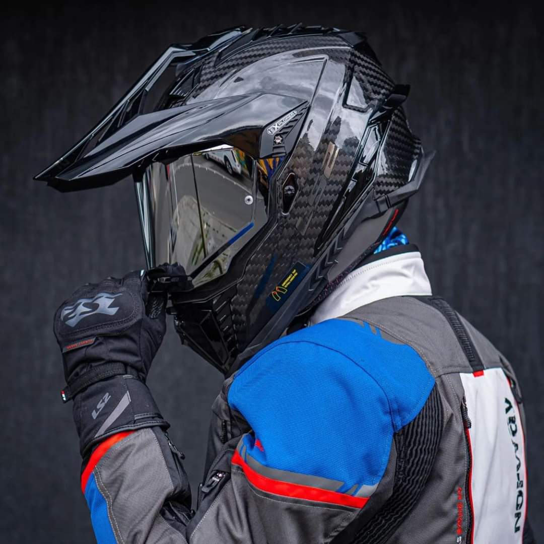 MX701 Explorerc Solid Gloss Carbon – www.ls2helmetspk.com