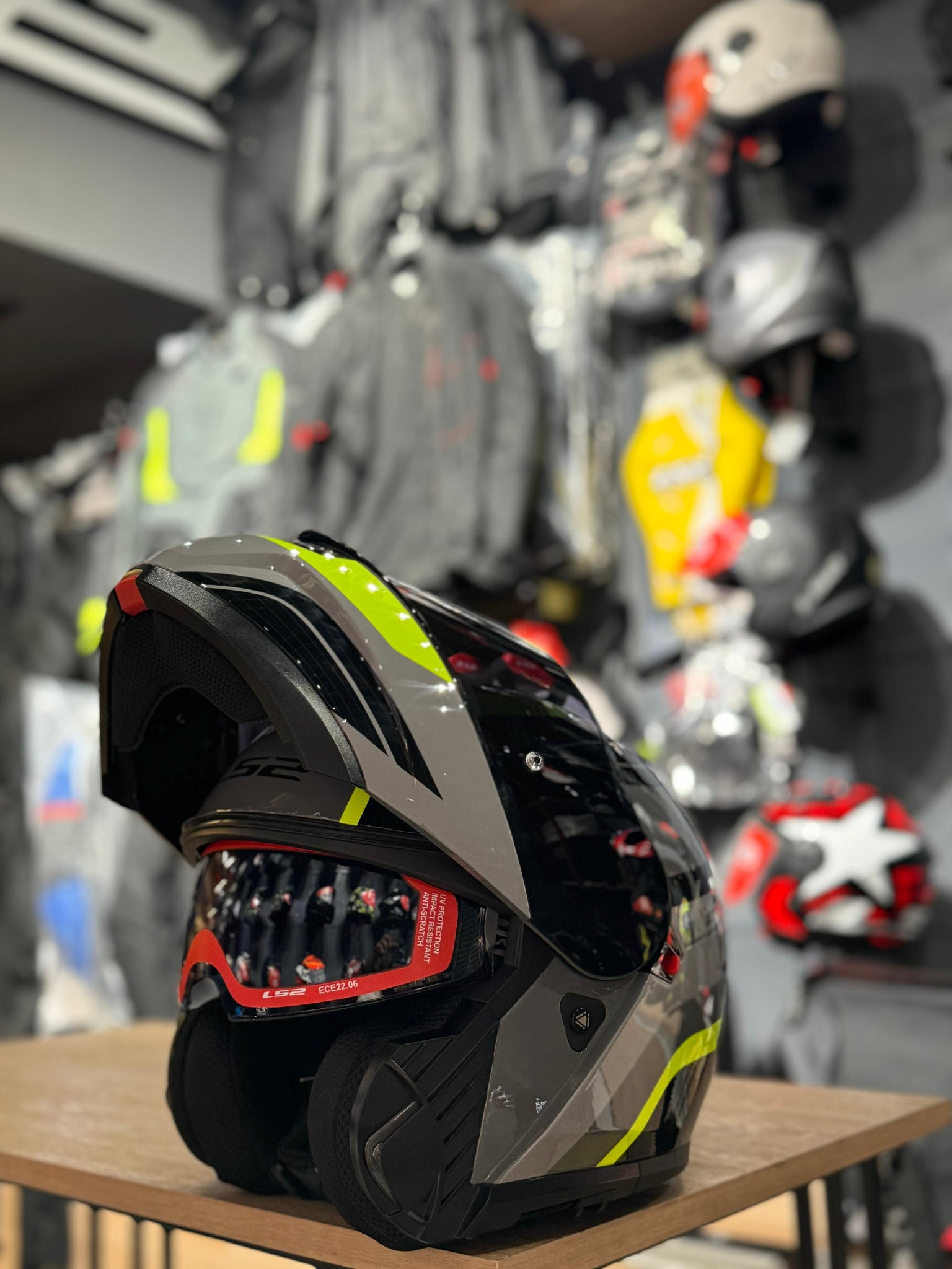 FF908 Strobe II Monza Gloss Black H-V Yellow – www.ls2helmetspk.com