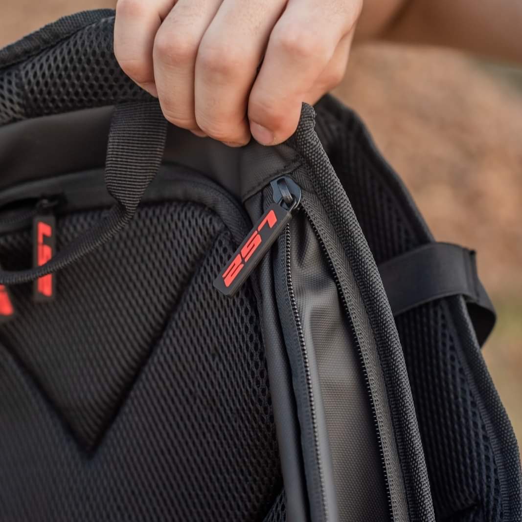 Back Pack EVA/PVC Carbon Grain Black – www.ls2helmetspk.com